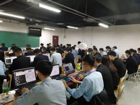 It行业解惑：大数据专业技术主要是干什么工作的？大数据 大数据专业 大数据专业就业前景 大数据专业答疑解惑 北京八维教育