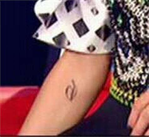 Tatouage jenifer bras gauche Modèles et Exemples