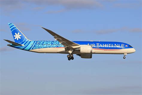 787 드림라이너 공항 공항 인프라 공항 활주로 교통 국제선 글로벌 여행 꼬리 지느러미 날개 담배를 피우다