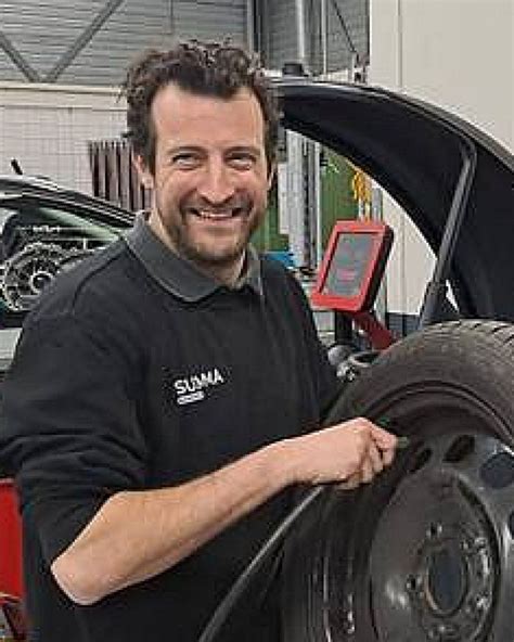 Het Gaat Vriezen Is Dit Het Moment Om Winterbanden Onder Je Auto Te Doen Omroep West