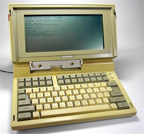 File:Toshiba T1100 In Betrieb.jpg - Wikimedia Commons