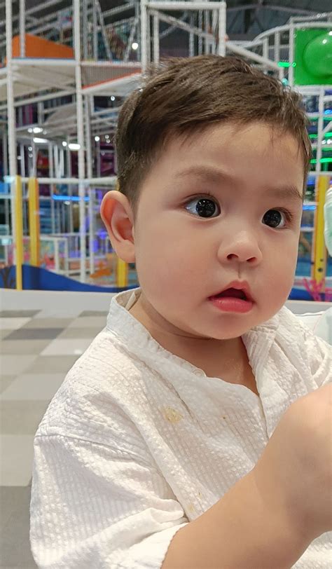 ป้าแมว ไปซนๆได้มั้ยยายยยย 😁😁😁 ไปซนไม่ด้ายยยยยย กินนมแล้วนอนน้าาา 😁😁😍😍💗💗 ทำไมหล่อแบบนี้