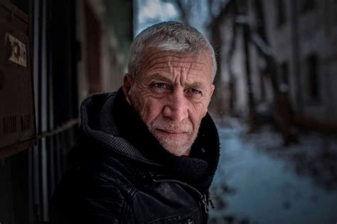 Режисьорът Атанас Атанасов облече пет жени в еднакви рокли Култура