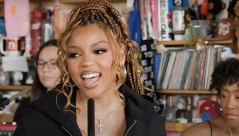 Chlöe Slays Her Set On Nprs Tiny Desk A Genuis Blavity