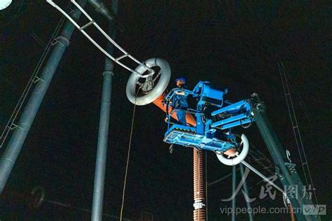 安徽芜湖：夜巡消缺 迎战盛夏用电高峰 人民图片网