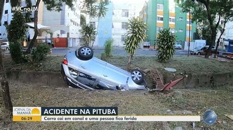 Motorista fica gravemente ferido após perder controle de carro bater