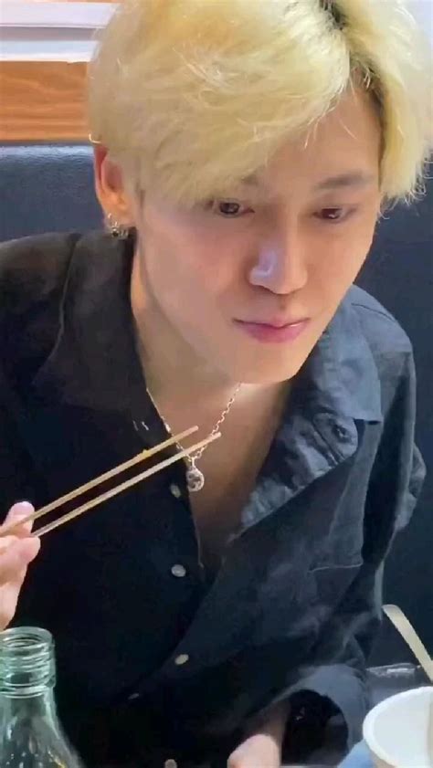 Pin Di Ren Su Quick Saves Celebrità