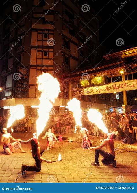 Api Api Night Festival Kota Kinabalu Malaysia Foto Editorial Imagen De Funcionamiento Llama