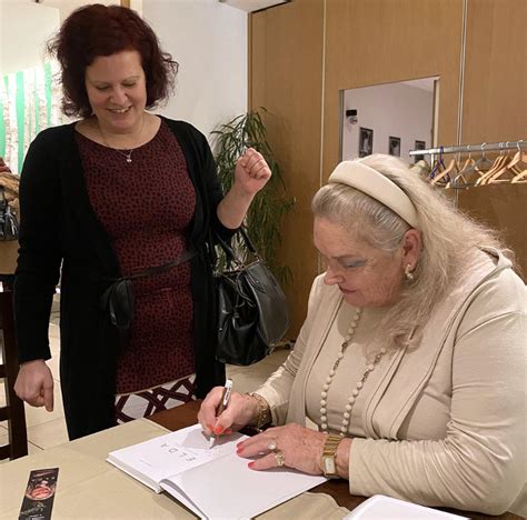 Elda Viler V Metliki O Svojem življenju In Karieri Radio Odeon