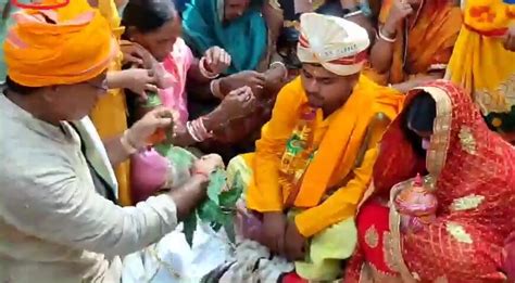 Love Affair प्रेमिका से चोरी छिपे मिल रहा था प्रेमी ग्रामीणों ने