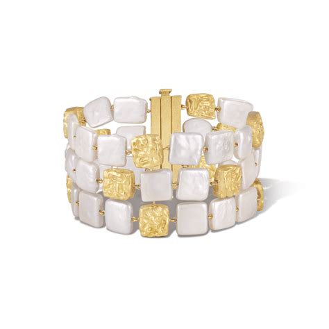 Biwa Square Coin Pearl Bracelet In 18k Yellow Gold Yvel