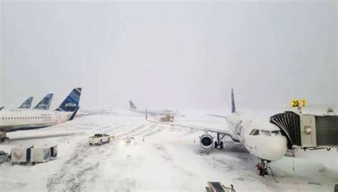Due To Heavy Snowfall In Us 2200 Flights Were Cancelled Across The