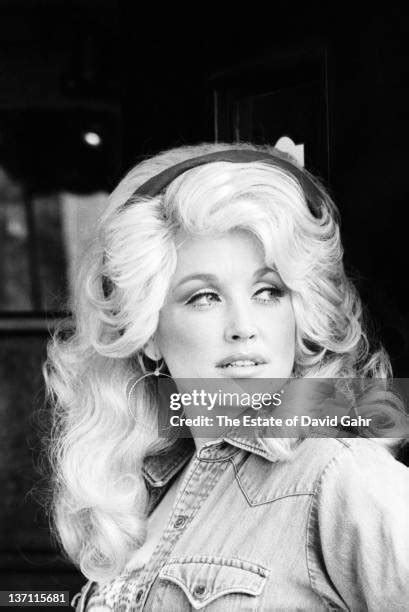 Dolly Parton Portrait Photos And Premium High Res Pictures Getty Images