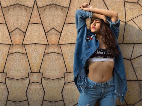 Sonakshi Singh Rawat Hq Wallpapers Sonakshi Singh Rawat Wallpapers 55029 Oneindia Wallpapers