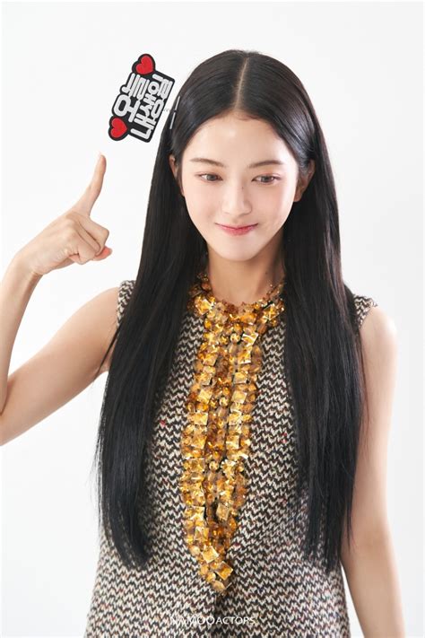 배우 노정의 생일 기념 화보 비하인드 컷 촬스의 이슈와 유머