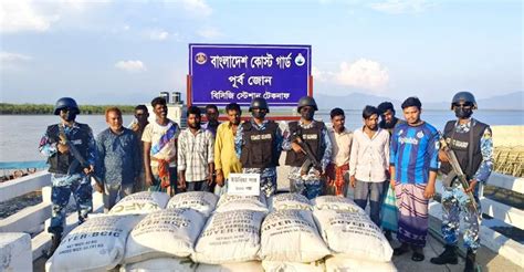 ရခိုင်သို့ တင်ပို့သည့် ဓာတ်မြေဩဇာအိတ်၆၀၀ နှင့်အတူ လူ ၁၀ ဦးကို ဘင်္ဂလာကမ