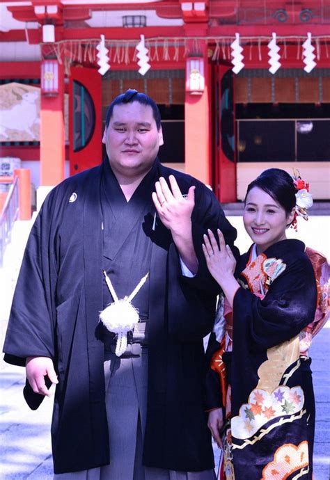 Sumo Wrestler Terunofuji Thanks Wife For Support During Tokyo Wedding