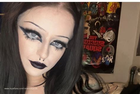 Goddess Violet Spreading Goddessvioletz Official Profile