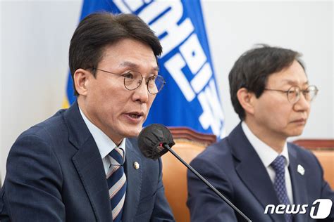 원내대책회의 발언하는 김민석 민주당 신임 정책위의장 네이트 뉴스