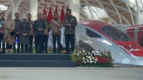 Presiden Joko Widodo Sebut Tarif Kereta Cepat Whoosh Sekitar Rp250 Ribu