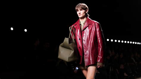 El burdeos será el color estrella de la moda masculina en 2024 GQ España