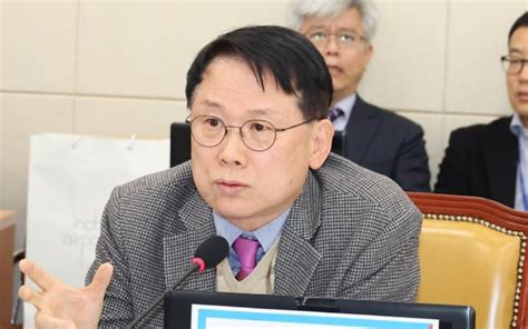 포털 정상화 속도전 포털 뉴스에 대한 영향력 규제 받을 때 됐다전문가 제언 아주경제