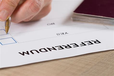 국민투표 투표 종이 검정 펜 및 테이블에 여권 Legislative Election에 대한 스톡 사진 및 기타 이미지