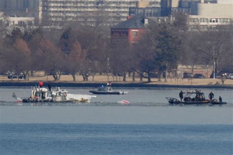 No Survivors Expected After Aircraft Crash Near Dc Airport Officials