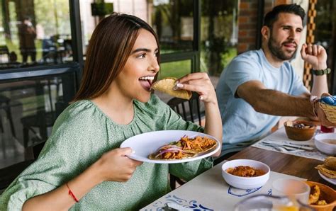 ¿cómo Se Comen Los Tacos Forma De Comerlos Correctamente