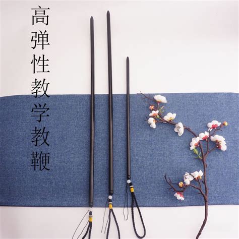 臺灣出貨 樹脂彈力敎鞭 敎師戒尺 傢用藤條棍 敎師專用指讀棒 老師敎桿 指琴譜 打鉤鞭 遛狗鞭 打狗棒 傢法敎鞭 蝦皮購物