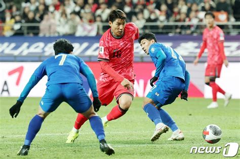 원했던 포스트에서 등 지고 연계…최고령 A매치 주민규 제 몫 했다 뉴스1