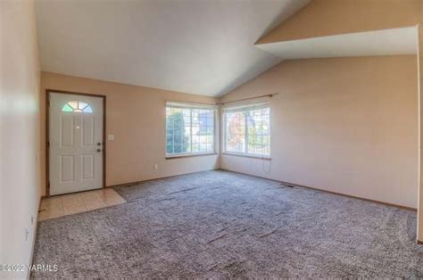 4234 Nola Loop Rd Unit A Yakima Wa 98901 Mls 22 2392 Redfin