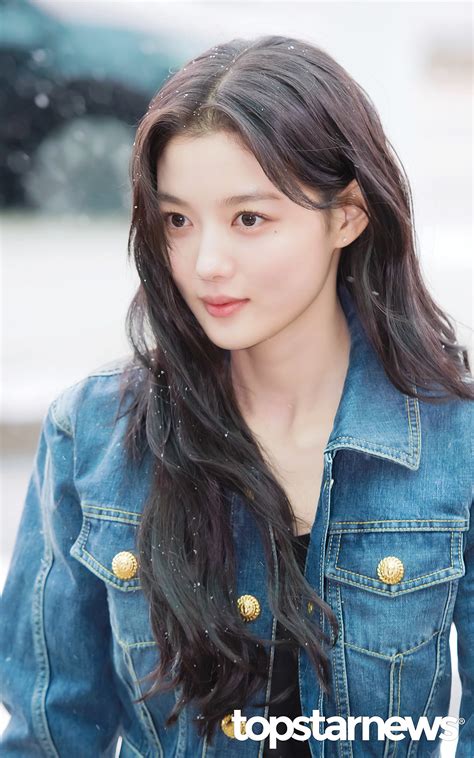 김유정 ‘클로즈업을 부르는 명품 비주얼 인천공항 출국 [hd포토]