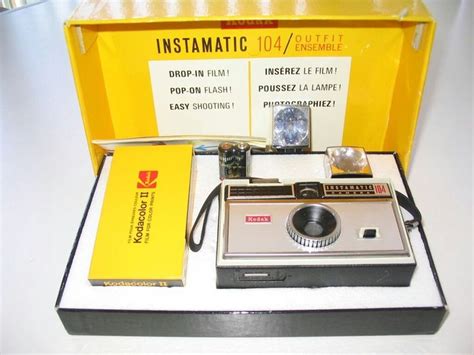 Kodak 104 Camera Outfit With Flash Cube Technology