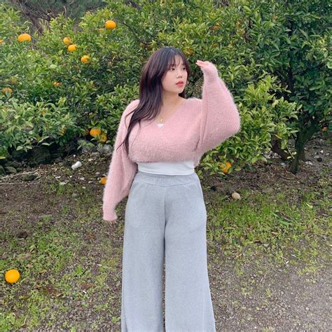 클로즈 솔잎 여리 브이넥 가디건 크롭 랩 니트