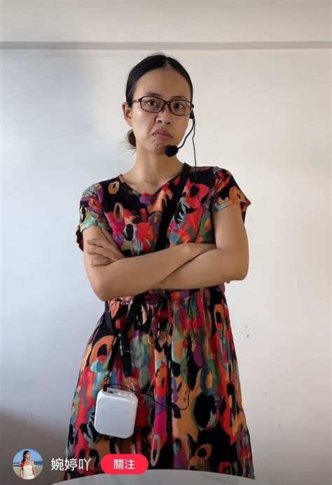 第一次遇到家教學生的家長 要求我的服飾跟妝容需要改變 上課我也不是穿無袖、短裙 說什麼怕他女兒模仿力太強 會跟我一樣 真的超級傻眼 我可能要穿