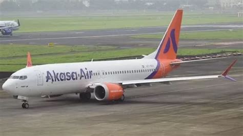 Akasa Air की फ्लाइट में बम होने की खबर से हड़कंप दिल्ली से मुंबई जा