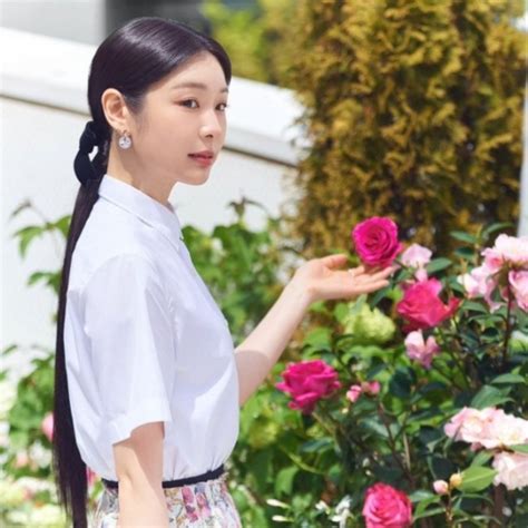 고우림 김연아 장미꽃 기죽이는 미모