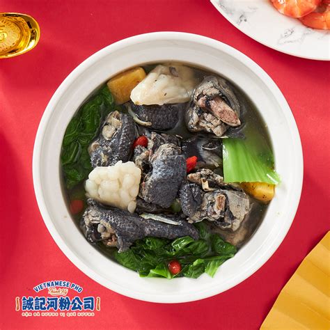 烏骨雞燉湯 越式牛肉河粉
