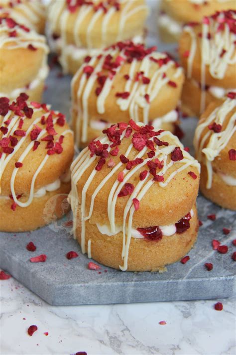 Mini Victoria Sponge Cakes Janes Patisserie