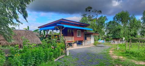 บ้านสวนพอเพียง สร้างกันเองง่ายๆ สำหรับพักผ่อนนอนนา บรรยากาศคือดีสุดๆ