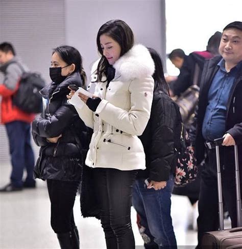 太子妃張天愛現身機場霸氣總攻網友大讚帥 每日頭條