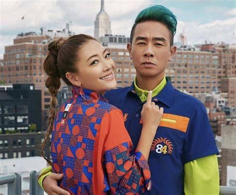 陈小春深夜发文祝情人节快乐，结婚十周年却不见妻子应采儿出镜