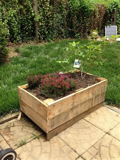 15 Handmade Pallet Garden Planters
