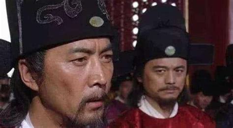 朱元璋宴请大臣，刘伯温看到桌子上的菜大惊失色，对徐达说我们要完了！ 看看头条中华网