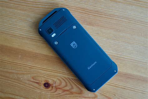 Нашел удобный телефон для активного отдыха Обзор Philips Xenium E2317