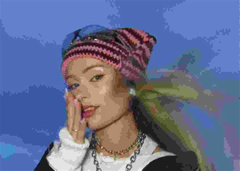 Saila Makes A Truly Infectious Debut With Her New Hyper Pop Single So Far” Tracks The Line