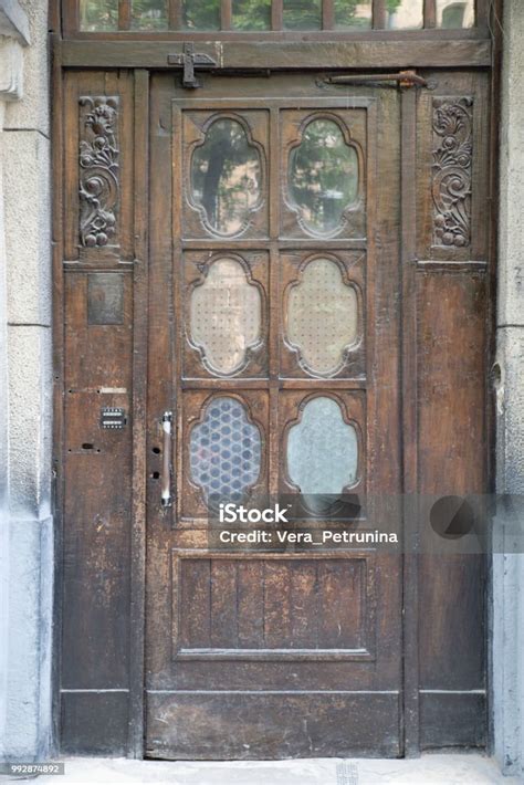 Pintu Masuk Vintage Coklat Tua Eksterior Foto Stok Unduh Gambar Sekarang Arsitektur Bahan