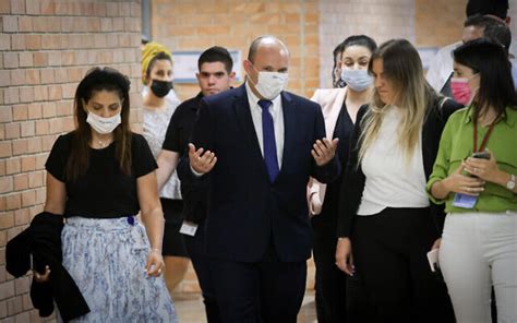 بينيت يلتقي بأعضاء الكنيست في يمينا لإقناعهم بالانضمام إلى حكومة مع لابيد تايمز أوف إسرائيل