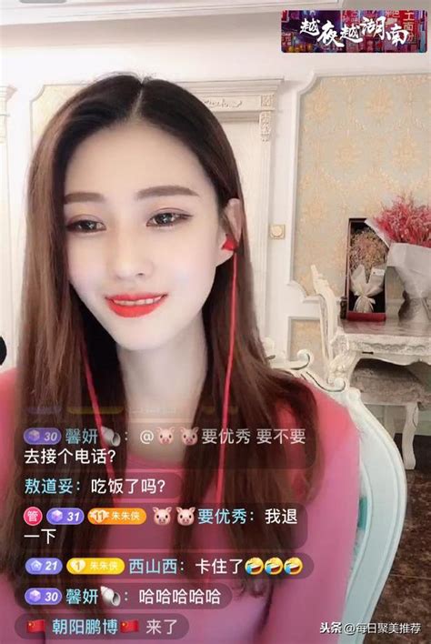 抖音美女紅人，朱朱，長相漂亮，身材很好，靠跳舞走紅 每日頭條